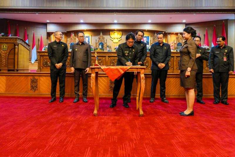 Tandatangani Nota Kesepakatan, DPRD Badung Setujui Ranperda RTRW Jadi Perda | Bali Tribune